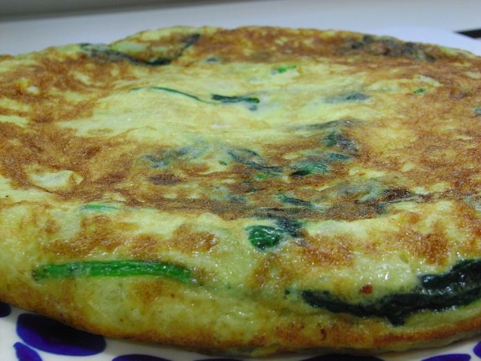 Tortilla de calabacín: el truco de la abuela para hacerla en 15 minutos