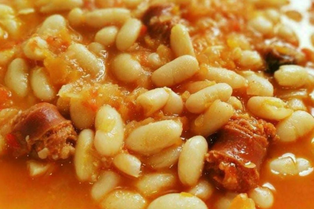 Receta de alubias o judías blancas con chorizo: sabor intenso y casero
