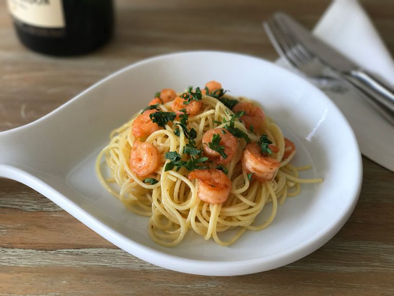 Pasta al ajillo con gambas: Sorprende en San Valentín