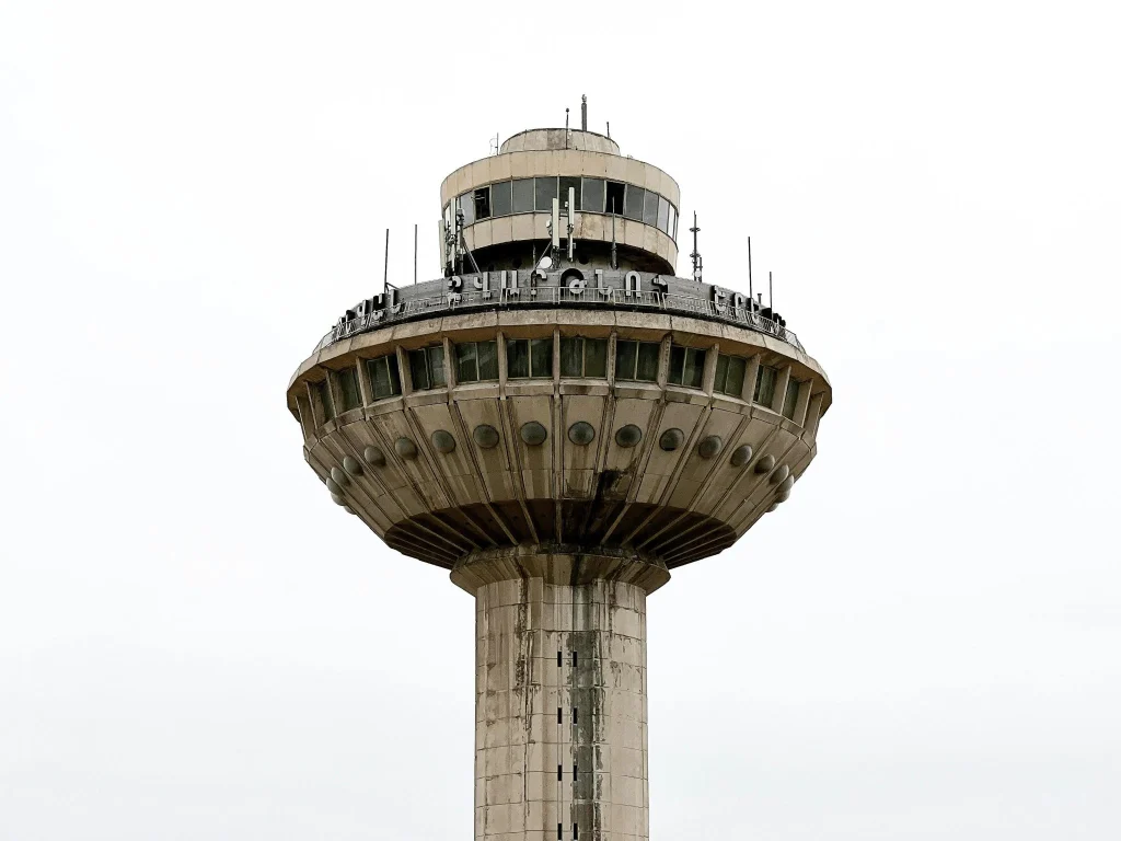 Ataque de Ucrania al centro de tráfico aéreo de Rostov obliga a cerrar ...